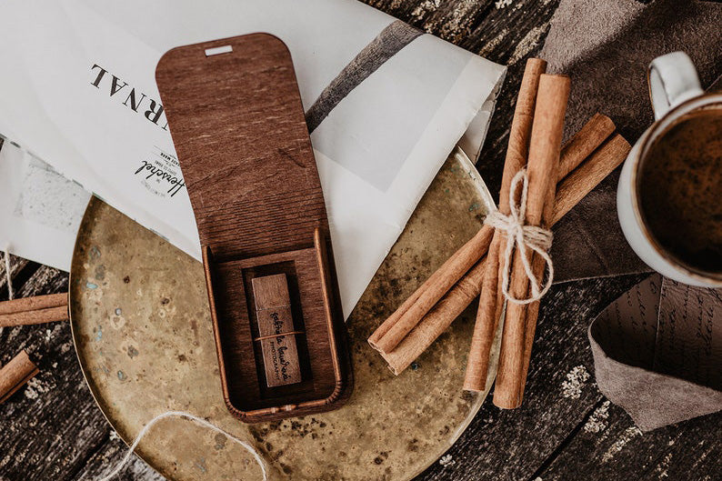 Yoga USB box with elastic – Photo Pandora